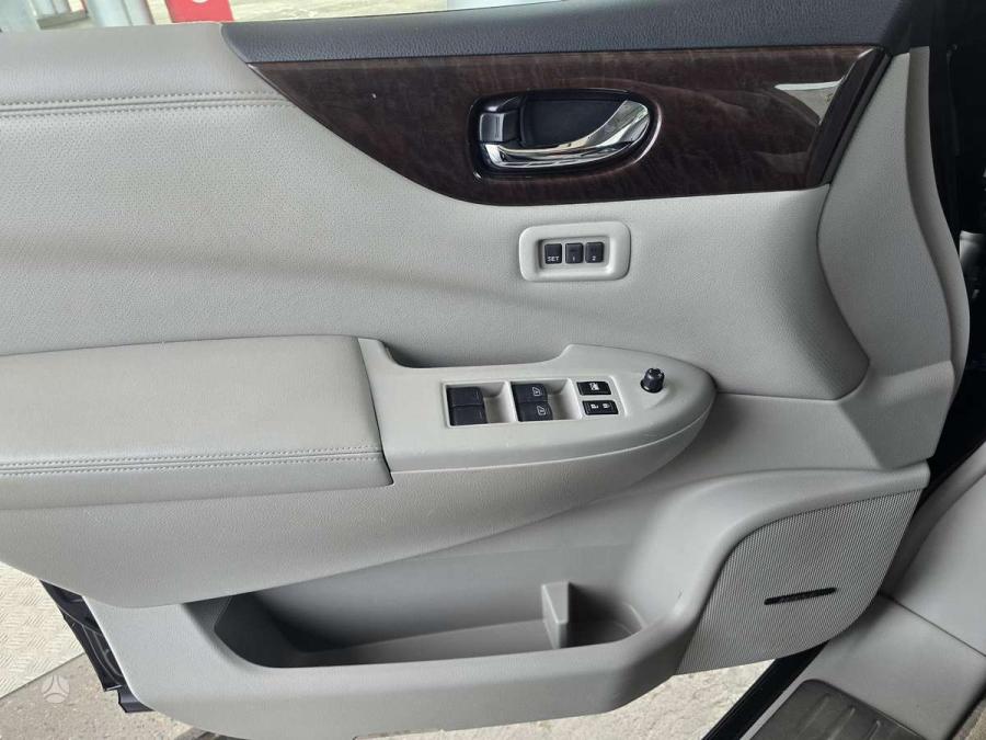 Black Nissan Quest 2012 in Panevezys, with an engine capacity of 3.50 L and mileage of 290 thousand km for 7600 €, photo 11 on AUTOMOTO.COM.LV