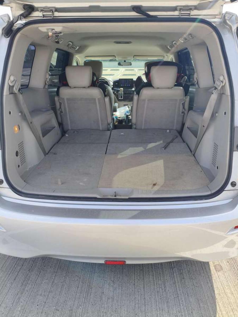 Pelēks Nissan Quest 2011 Viļņa, ar dzinēja tilpumu 3.50 L un nobraukumu 196 tūkst. km par 6000 €, foto 14 vietnē AUTOMOTO.COM.LV