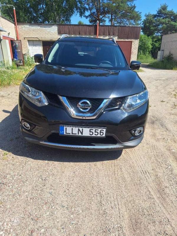 Black Nissan Rogue 2016 in Palanga, with an engine capacity of 2.49 L and mileage of 140 thousand km for 9500 €, photo 1 on AUTOMOTO.COM.LV