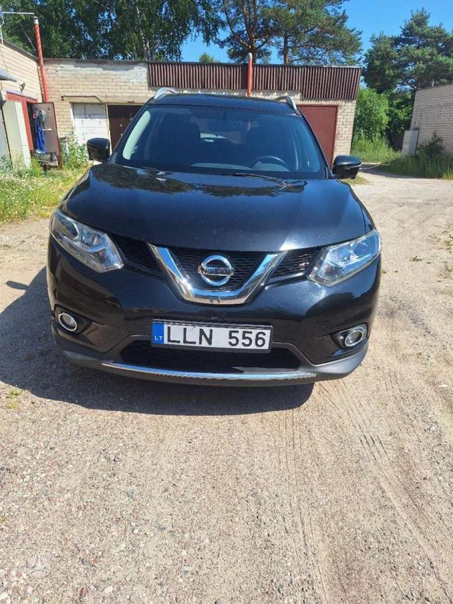 Black Nissan Rogue 2016 in Palanga, with an engine capacity of 2.49 L and mileage of 140 thousand km for 9500 €, photo 1 on AUTOMOTO.COM.LV