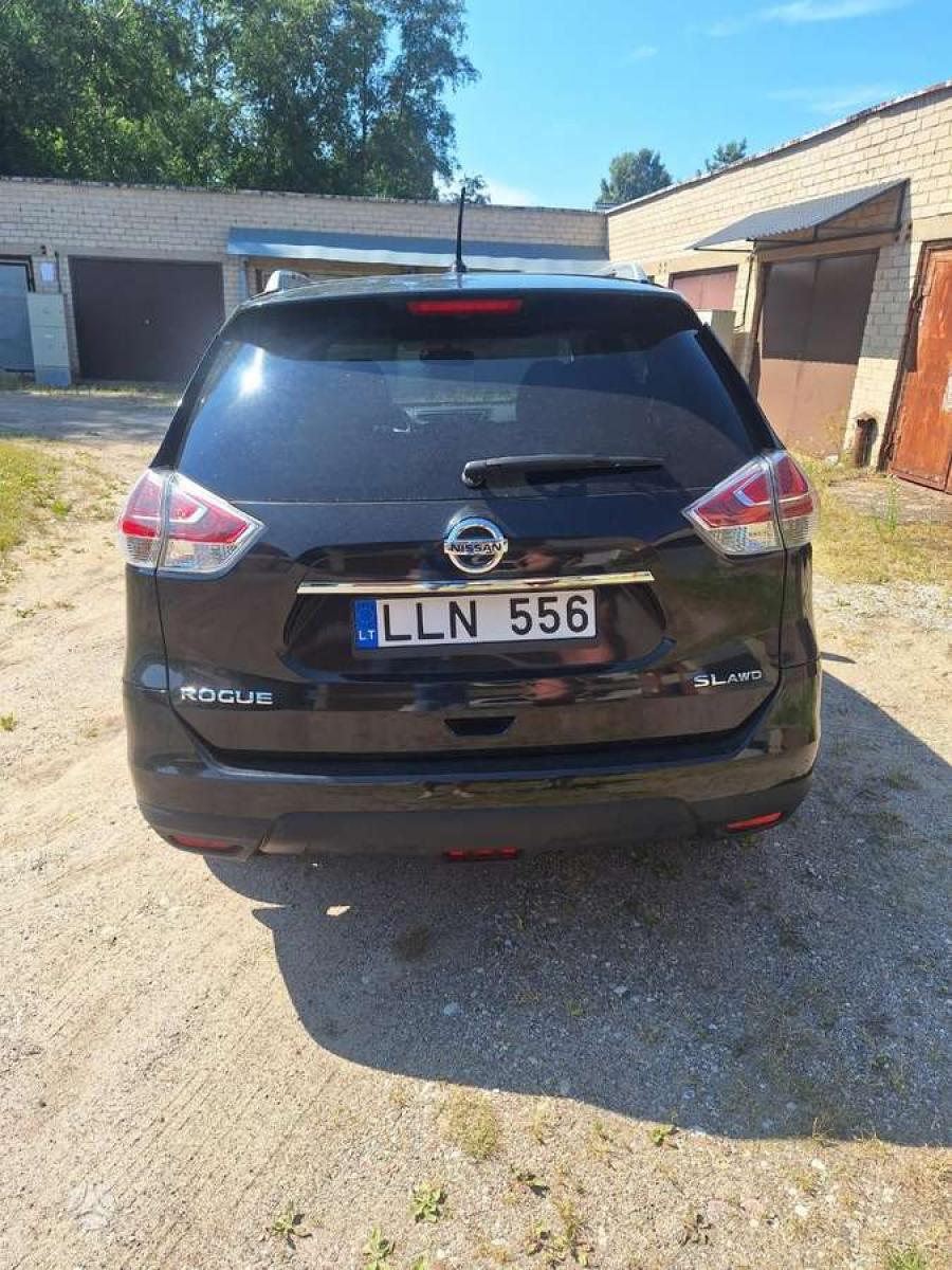 Black Nissan Rogue 2016 in Palanga, with an engine capacity of 2.49 L and mileage of 140 thousand km for 9500 €, photo 5 on AUTOMOTO.COM.LV