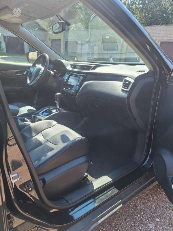 Black Nissan Rogue 2016 in Palanga, with an engine capacity of 2.49 L and mileage of 140 thousand km for 9500 €, photo 8 on AUTOMOTO.COM.LV