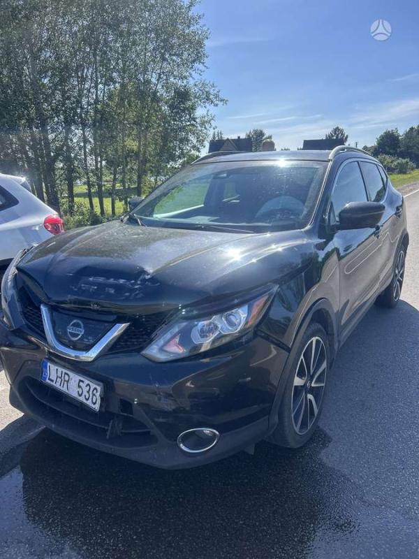 Black Nissan Rogue 2017 in Jurbarkas, with an engine capacity of 0.00 L and mileage of 98 thousand km for 6000 €, photo 3 on AUTOMOTO.COM.LV