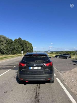 Black Nissan Rogue 2017 in Jurbarkas, with an engine capacity of 0.00 L and mileage of 98 thousand km for 6000 €, photo 5 on AUTOMOTO.COM.LV