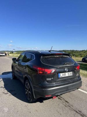 Black Nissan Rogue 2017 in Jurbarkas, with an engine capacity of 0.00 L and mileage of 98 thousand km for 6000 €, photo 6 on AUTOMOTO.COM.LV
