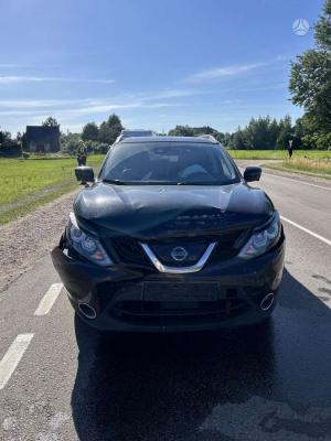 Black Nissan Rogue 2017 in Jurbarkas, with an engine capacity of 0.00 L and mileage of 98 thousand km for 6000 €, photo 12 on AUTOMOTO.COM.LV