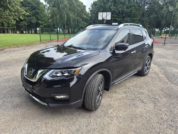 Black Nissan Rogue 2017 in Kelme, with an engine capacity of 2.50 L and mileage of 126 thousand km for 11500 €, photo 1 on AUTOMOTO.COM.LV
