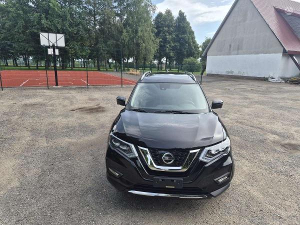 Black Nissan Rogue 2017 in Kelme, with an engine capacity of 2.50 L and mileage of 126 thousand km for 11500 €, photo 3 on AUTOMOTO.COM.LV