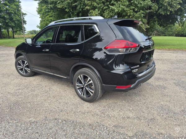 Black Nissan Rogue 2017 in Kelme, with an engine capacity of 2.50 L and mileage of 126 thousand km for 11500 €, photo 5 on AUTOMOTO.COM.LV