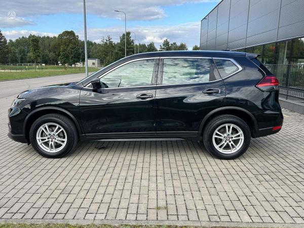 Black Nissan Rogue 2017 in Prienai, with an engine capacity of 2.50 L and mileage of 73 thousand km for 10950 €, photo 3 on AUTOMOTO.COM.LV