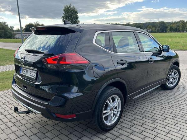 Black Nissan Rogue 2017 in Prienai, with an engine capacity of 2.50 L and mileage of 73 thousand km for 10950 €, photo 5 on AUTOMOTO.COM.LV