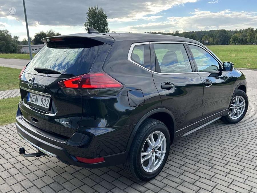 Black Nissan Rogue 2017 in Prienai, with an engine capacity of 2.50 L and mileage of 73 thousand km for 10950 €, photo 5 on AUTOMOTO.COM.LV