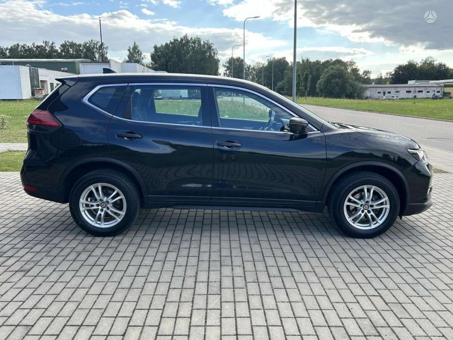 Black Nissan Rogue 2017 in Prienai, with an engine capacity of 2.50 L and mileage of 73 thousand km for 10950 €, photo 6 on AUTOMOTO.COM.LV