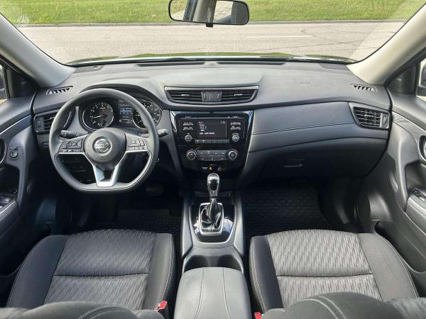 Black Nissan Rogue 2017 in Prienai, with an engine capacity of 2.50 L and mileage of 73 thousand km for 10950 €, photo 9 on AUTOMOTO.COM.LV