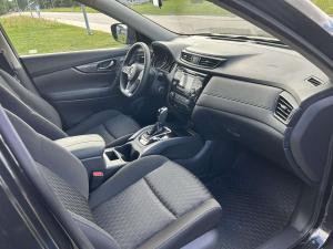 Black Nissan Rogue 2017 in Prienai, with an engine capacity of 2.50 L and mileage of 73 thousand km for 10950 €, photo 10 on AUTOMOTO.COM.LV