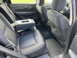 Black Nissan Rogue 2017 in Prienai, with an engine capacity of 2.50 L and mileage of 73 thousand km for 10950 €, photo 12 on AUTOMOTO.COM.LV