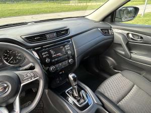 Black Nissan Rogue 2017 in Prienai, with an engine capacity of 2.50 L and mileage of 73 thousand km for 10950 €, photo 13 on AUTOMOTO.COM.LV