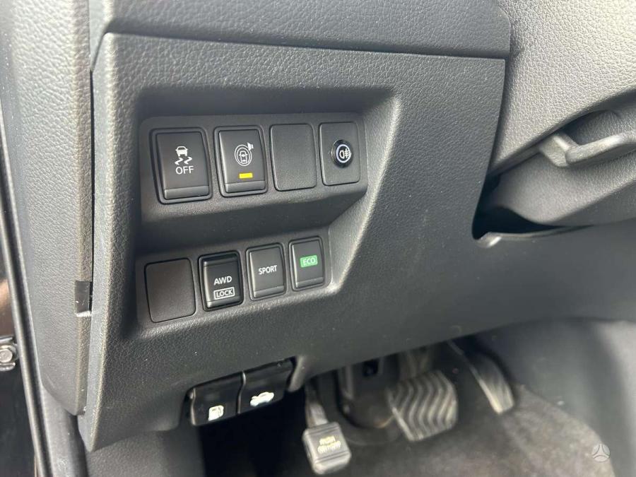 Black Nissan Rogue 2017 in Prienai, with an engine capacity of 2.50 L and mileage of 73 thousand km for 10950 €, photo 19 on AUTOMOTO.COM.LV