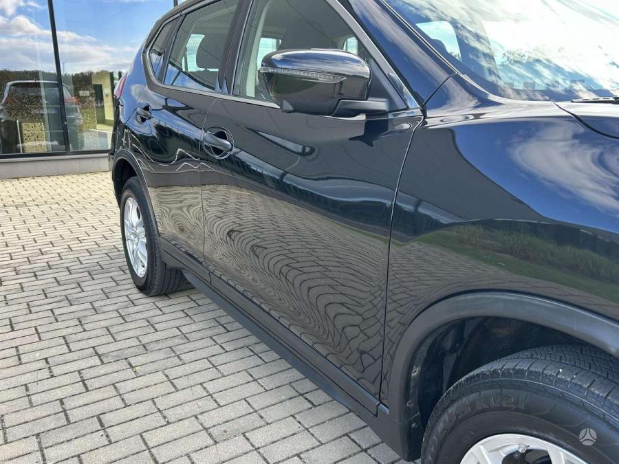 Black Nissan Rogue 2017 in Prienai, with an engine capacity of 2.50 L and mileage of 73 thousand km for 10950 €, photo 22 on AUTOMOTO.COM.LV