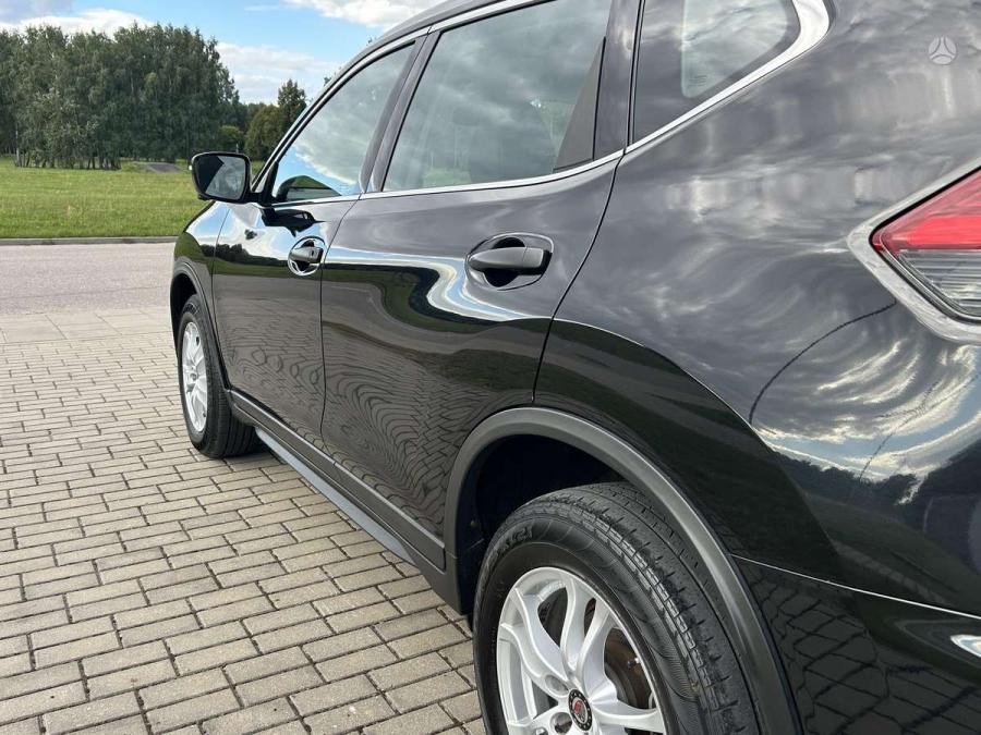 Black Nissan Rogue 2017 in Prienai, with an engine capacity of 2.50 L and mileage of 73 thousand km for 10950 €, photo 24 on AUTOMOTO.COM.LV