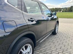 Black Nissan Rogue 2017 in Prienai, with an engine capacity of 2.50 L and mileage of 73 thousand km for 10950 €, photo 25 on AUTOMOTO.COM.LV