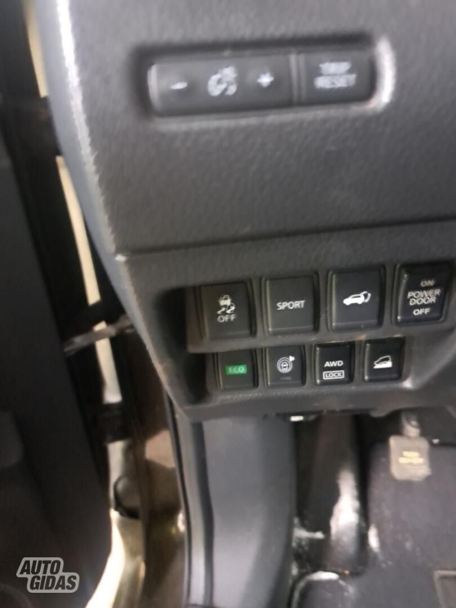 Green Nissan Rogue 2016 in Vilnius, with an engine capacity of 2.50 L and mileage of 174 thousand km for 3950 €, photo 5 on AUTOMOTO.COM.LV