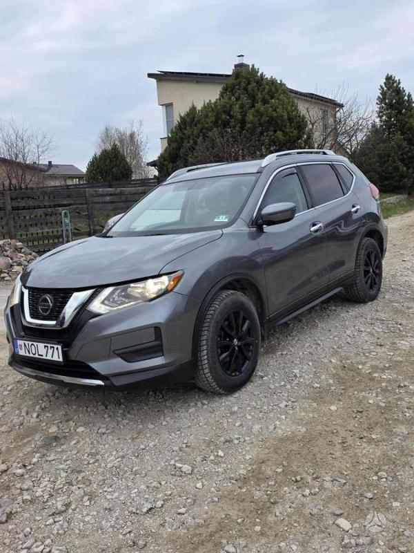 Grey Nissan Rogue 2018 in Siauliai, with an engine capacity of 2.49 L and mileage of 142 thousand km for 11500 €, photo 2 on AUTOMOTO.COM.LV