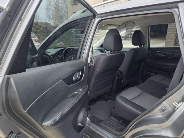 Grey Nissan Rogue 2018 in Siauliai, with an engine capacity of 2.49 L and mileage of 142 thousand km for 11500 €, photo 4 on AUTOMOTO.COM.LV