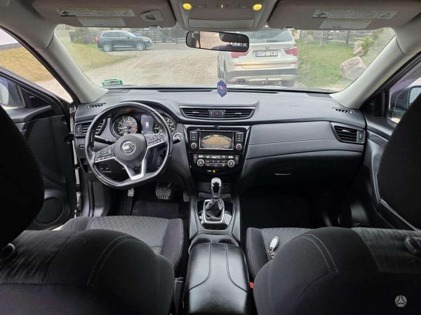 Grey Nissan Rogue 2018 in Siauliai, with an engine capacity of 2.49 L and mileage of 142 thousand km for 11500 €, photo 5 on AUTOMOTO.COM.LV