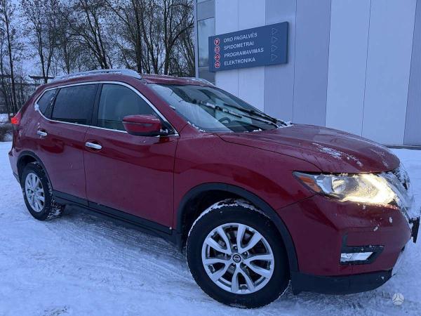 Red Nissan Rogue 2017 in Kaunas, with an engine capacity of 2.00 L and mileage of 180 thousand km for 8950 €, photo 2 on AUTOMOTO.COM.LV