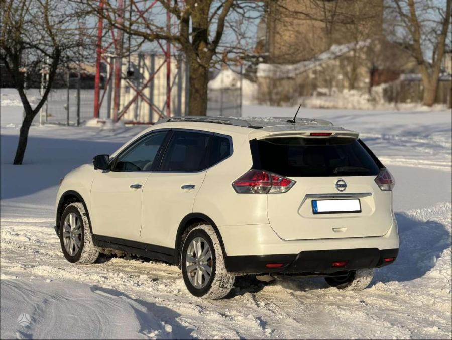 White Nissan Rogue 2015 in Siauliai, with an engine capacity of 2.50 L and mileage of 233 thousand km for 7200 €, photo 1 on AUTOMOTO.COM.LV