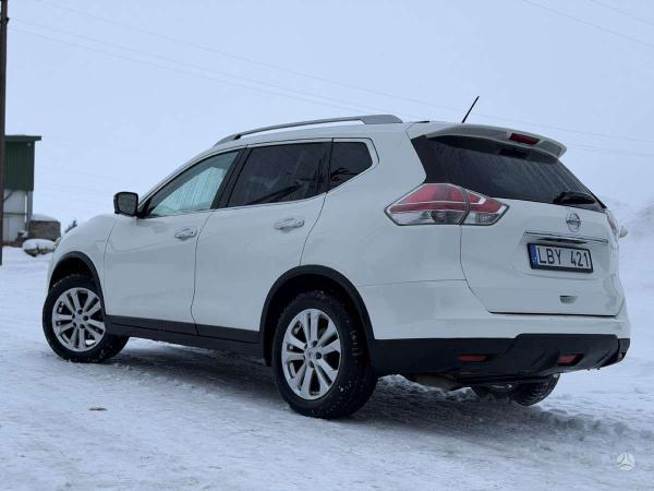 White Nissan Rogue 2015 in Kaunas, with an engine capacity of 2.49 L and mileage of 145 thousand km for 7750 €, photo 6 on AUTOMOTO.COM.LV