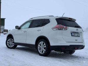 White Nissan Rogue 2015 in Kaunas, with an engine capacity of 2.49 L and mileage of 145 thousand km for 7750 €, photo 6 on AUTOMOTO.COM.LV