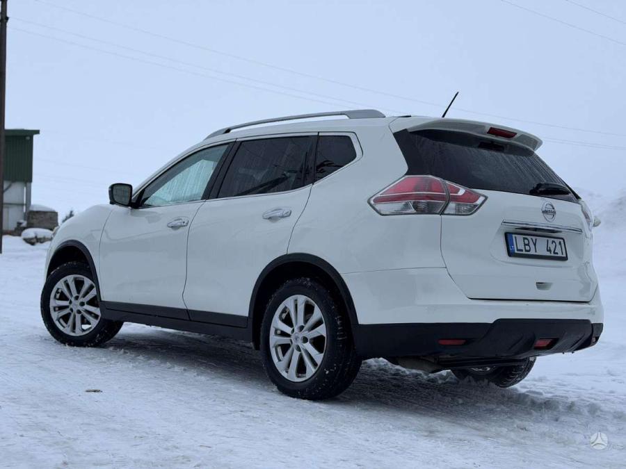 White Nissan Rogue 2015 in Kaunas, with an engine capacity of 2.49 L and mileage of 145 thousand km for 7750 €, photo 6 on AUTOMOTO.COM.LV