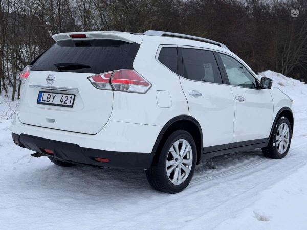 White Nissan Rogue 2015 in Kaunas, with an engine capacity of 2.49 L and mileage of 145 thousand km for 7750 €, photo 10 on AUTOMOTO.COM.LV