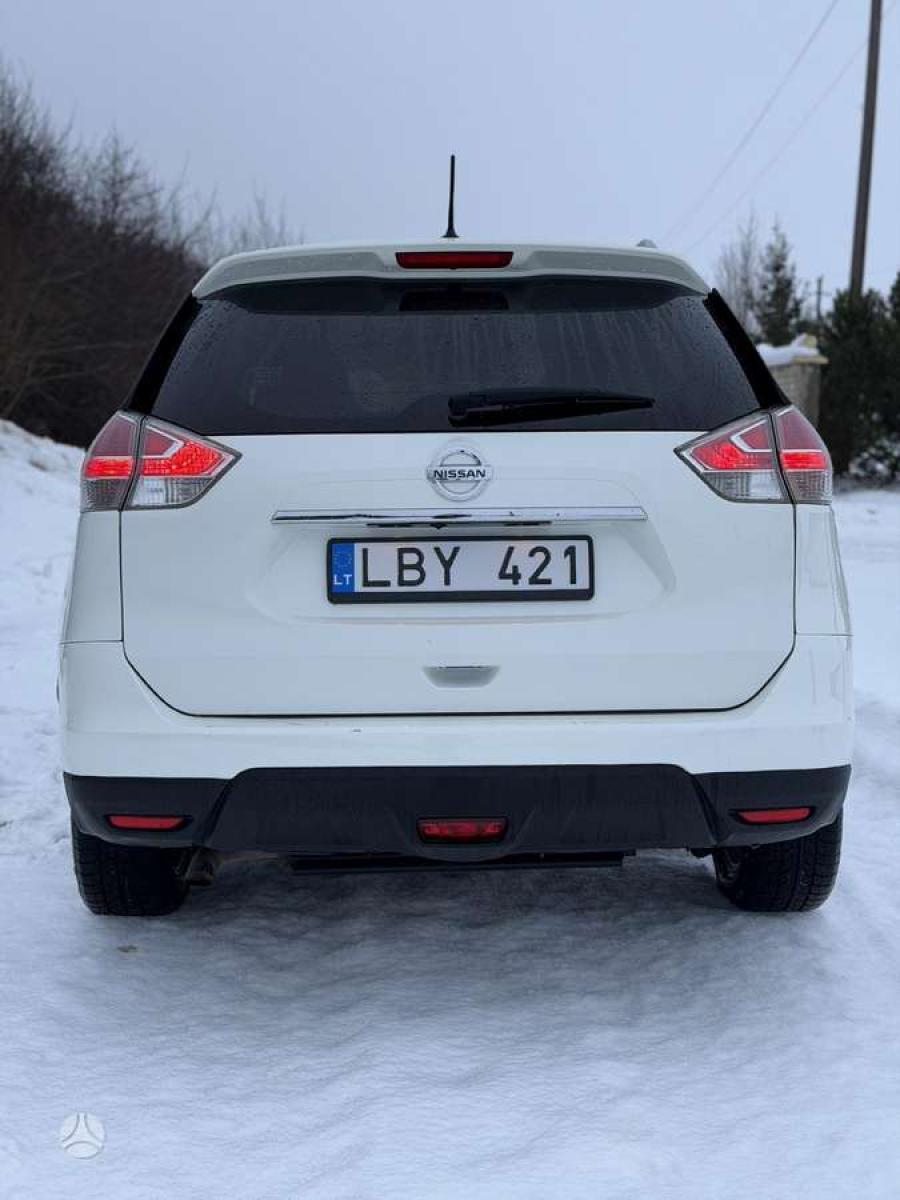 White Nissan Rogue 2015 in Kaunas, with an engine capacity of 2.49 L and mileage of 145 thousand km for 7750 €, photo 11 on AUTOMOTO.COM.LV