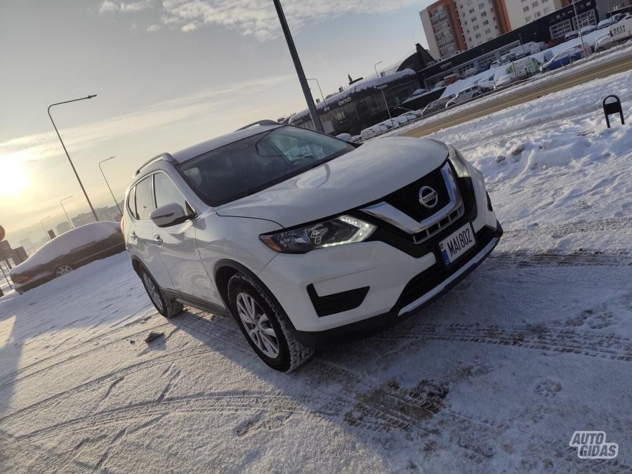 White Nissan Rogue 2017 in Vilnius, with an engine capacity of 2.50 L and mileage of 119 thousand km for 8300 €, photo 1 on AUTOMOTO.COM.LV