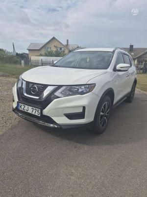 White Nissan Rogue 2017 in Siauliai, with an engine capacity of 2.49 L and mileage of 28 thousand km for 12500 €, photo 3 on AUTOMOTO.COM.LV