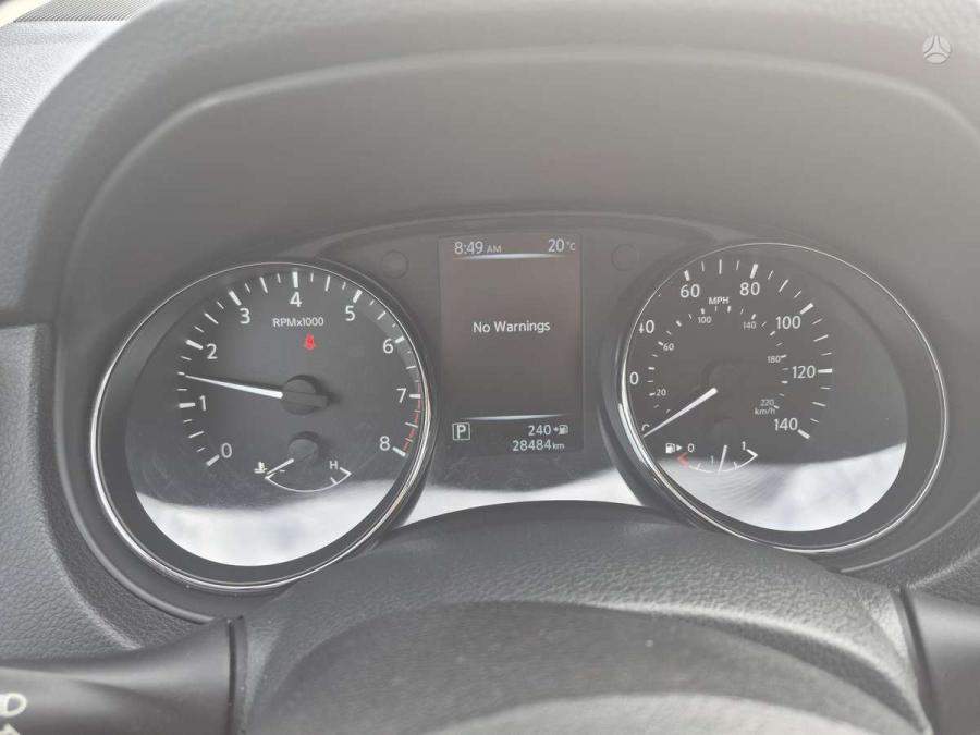 White Nissan Rogue 2017 in Siauliai, with an engine capacity of 2.49 L and mileage of 28 thousand km for 12500 €, photo 6 on AUTOMOTO.COM.LV