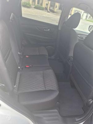 White Nissan Rogue 2017 in Siauliai, with an engine capacity of 2.49 L and mileage of 28 thousand km for 12500 €, photo 9 on AUTOMOTO.COM.LV