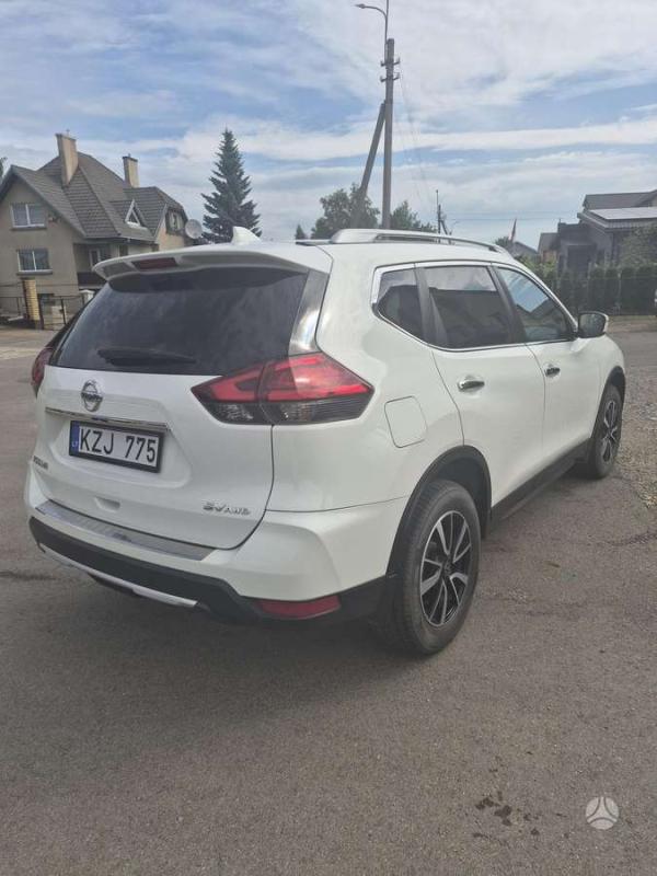 White Nissan Rogue 2017 in Siauliai, with an engine capacity of 2.49 L and mileage of 28 thousand km for 12500 €, photo 10 on AUTOMOTO.COM.LV