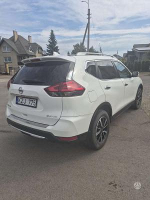 White Nissan Rogue 2017 in Siauliai, with an engine capacity of 2.49 L and mileage of 28 thousand km for 12500 €, photo 11 on AUTOMOTO.COM.LV