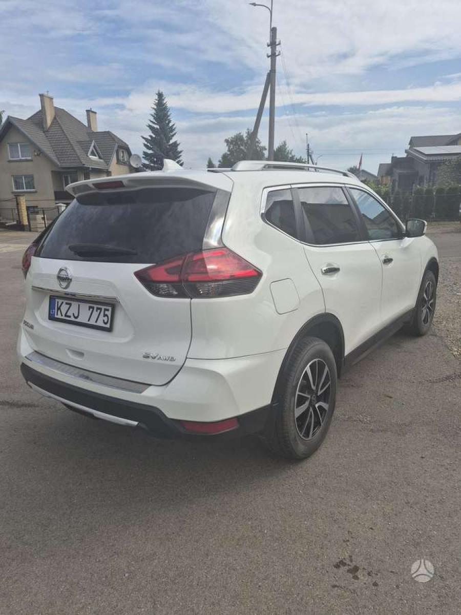 White Nissan Rogue 2017 in Siauliai, with an engine capacity of 2.49 L and mileage of 28 thousand km for 12500 €, photo 11 on AUTOMOTO.COM.LV