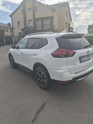 White Nissan Rogue 2017 in Siauliai, with an engine capacity of 2.49 L and mileage of 28 thousand km for 12500 €, photo 12 on AUTOMOTO.COM.LV
