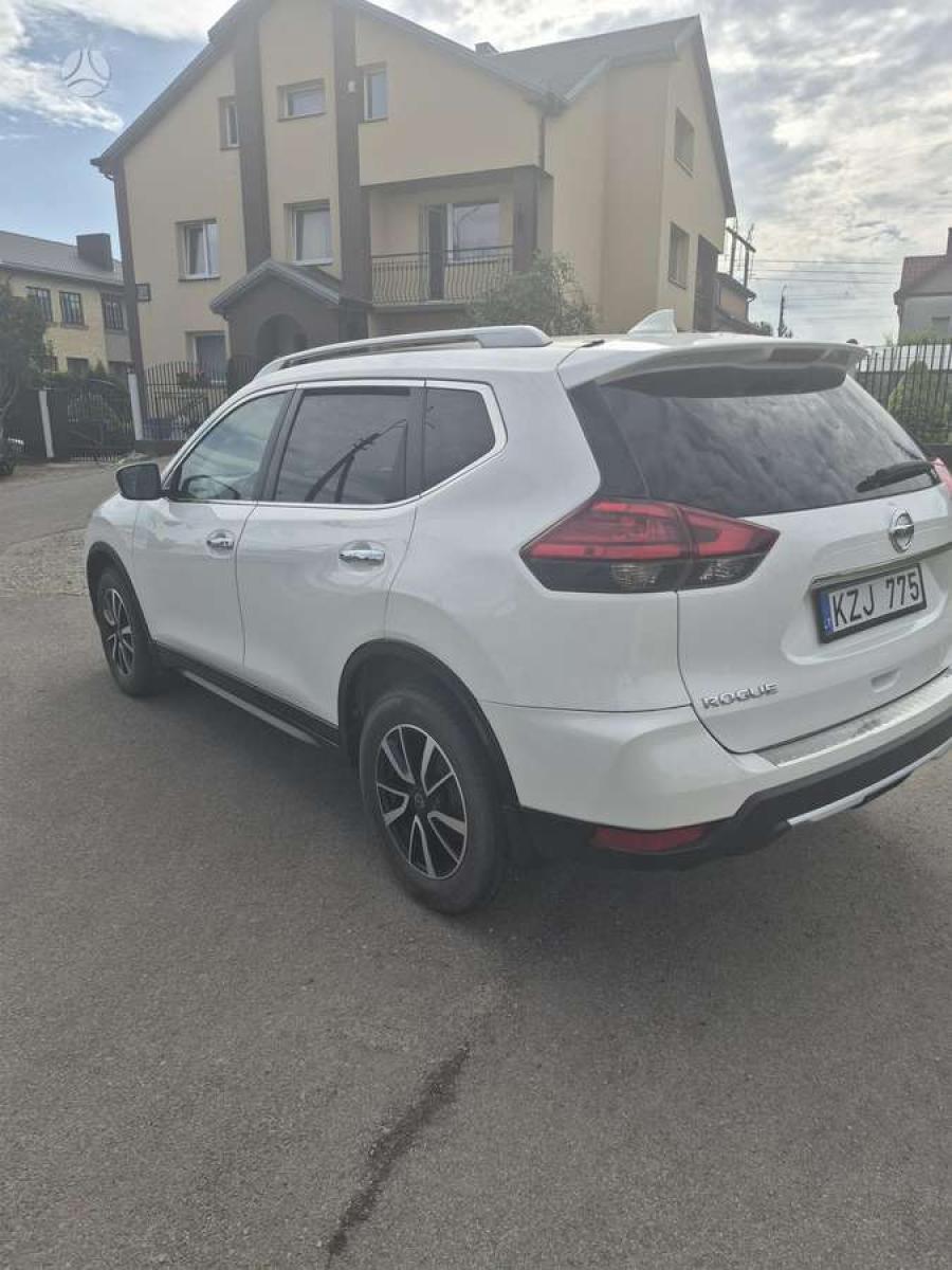White Nissan Rogue 2017 in Siauliai, with an engine capacity of 2.49 L and mileage of 28 thousand km for 12500 €, photo 12 on AUTOMOTO.COM.LV