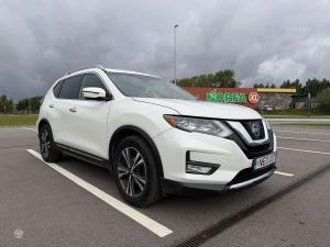 White Nissan Rogue 2017 in Gargzdai, with an engine capacity of 2.50 L and mileage of 159 thousand km for 9500 €, photo 5 on AUTOMOTO.COM.LV