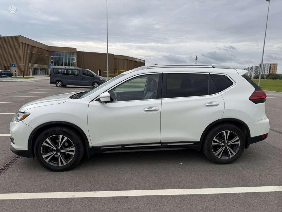 White Nissan Rogue 2017 in Gargzdai, with an engine capacity of 2.50 L and mileage of 159 thousand km for 9500 €, photo 6 on AUTOMOTO.COM.LV