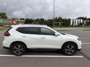 White Nissan Rogue 2017 in Gargzdai, with an engine capacity of 2.50 L and mileage of 159 thousand km for 9500 €, photo 7 on AUTOMOTO.COM.LV