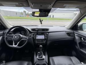 White Nissan Rogue 2017 in Gargzdai, with an engine capacity of 2.50 L and mileage of 159 thousand km for 9500 €, photo 12 on AUTOMOTO.COM.LV