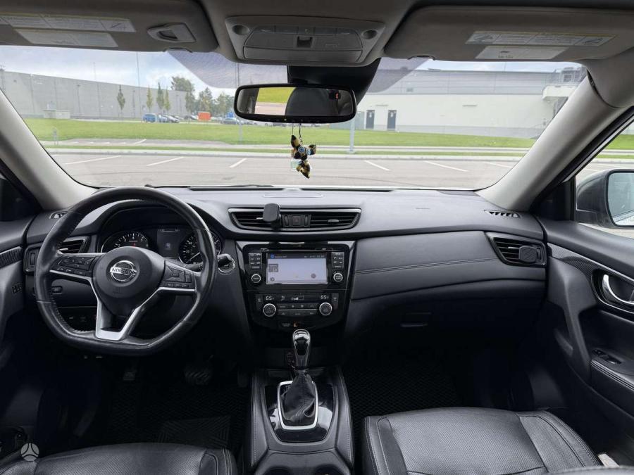 White Nissan Rogue 2017 in Gargzdai, with an engine capacity of 2.50 L and mileage of 159 thousand km for 9500 €, photo 12 on AUTOMOTO.COM.LV